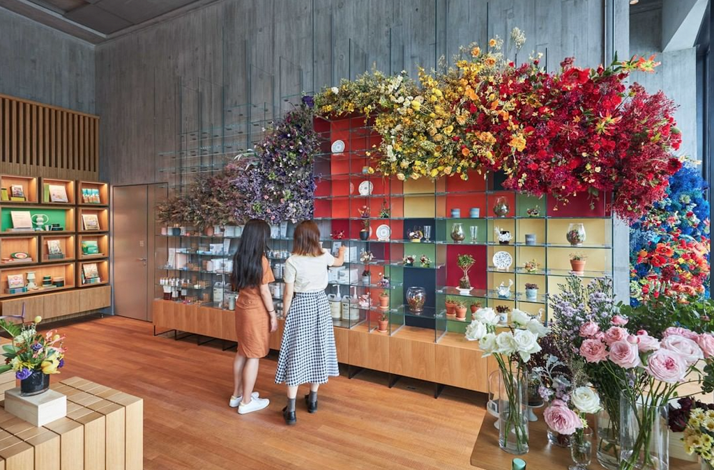 【西九文化區】西九M+博物館最新CURATOR CAFE聯同M+小舖開幕！打印咖啡/藝術精品 | 港生活 - 尋找香港好去處