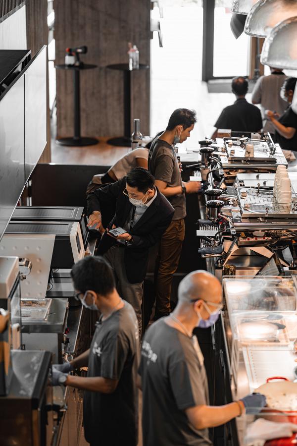 【西九文化區】西九M+博物館最新CURATOR CAFE聯同M+小舖開幕！打印咖啡/藝術精品 | 港生活 - 尋找香港好去處