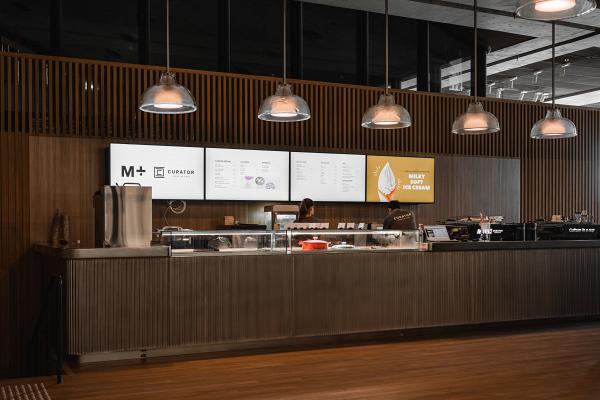 【西九文化區】西九M+博物館最新CURATOR CAFE聯同M+小舖開幕！打印咖啡/藝術精品 | 港生活 - 尋找香港好去處